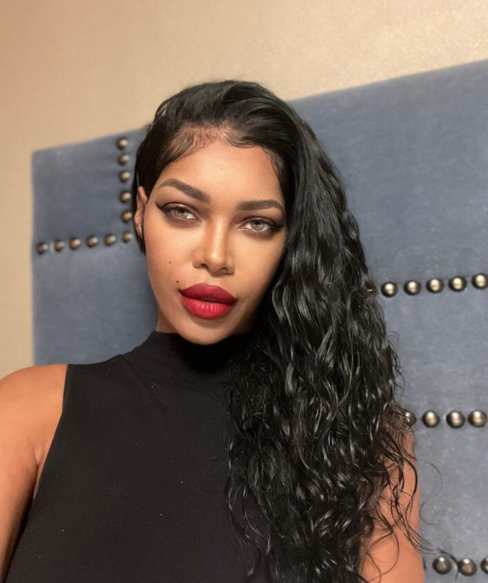 Jessica White Shows Off Her New Honey Gold Eye Color